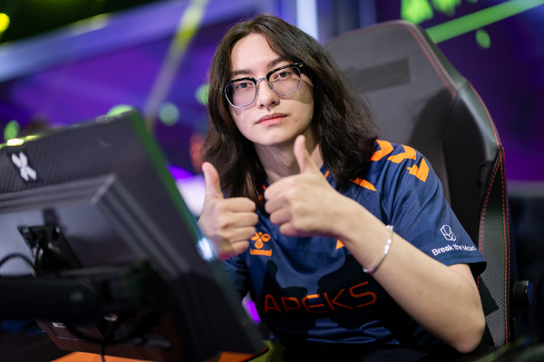 GC出身のflorescentがVCT EMEAで魅せる―1v3クラッチで鮮烈デビュー…元チームメイトも温かい応援【VALORANT】 1枚目 ...