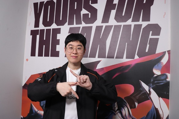 HLE Zeus「日本の皆さんがLoLに興味を持ってくれて嬉しい」―単独インタビューで聞いた「HLEの強さの理由」や「Evi選手と日本の思い出」【First Stand 2025 ...